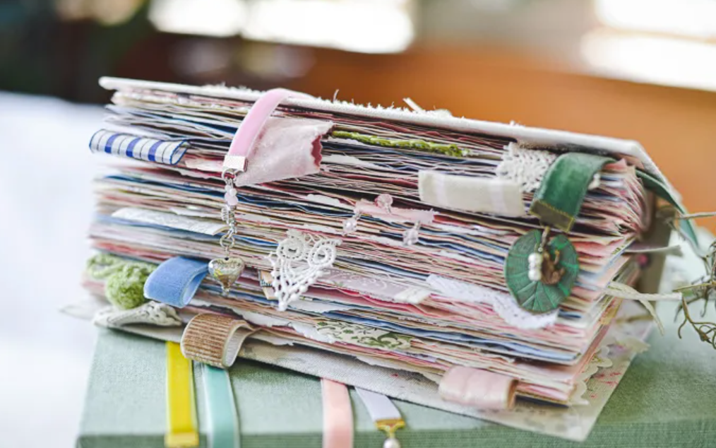 📔 Junk Journaling 101: Create Stunning Memories With Everyday Items ...